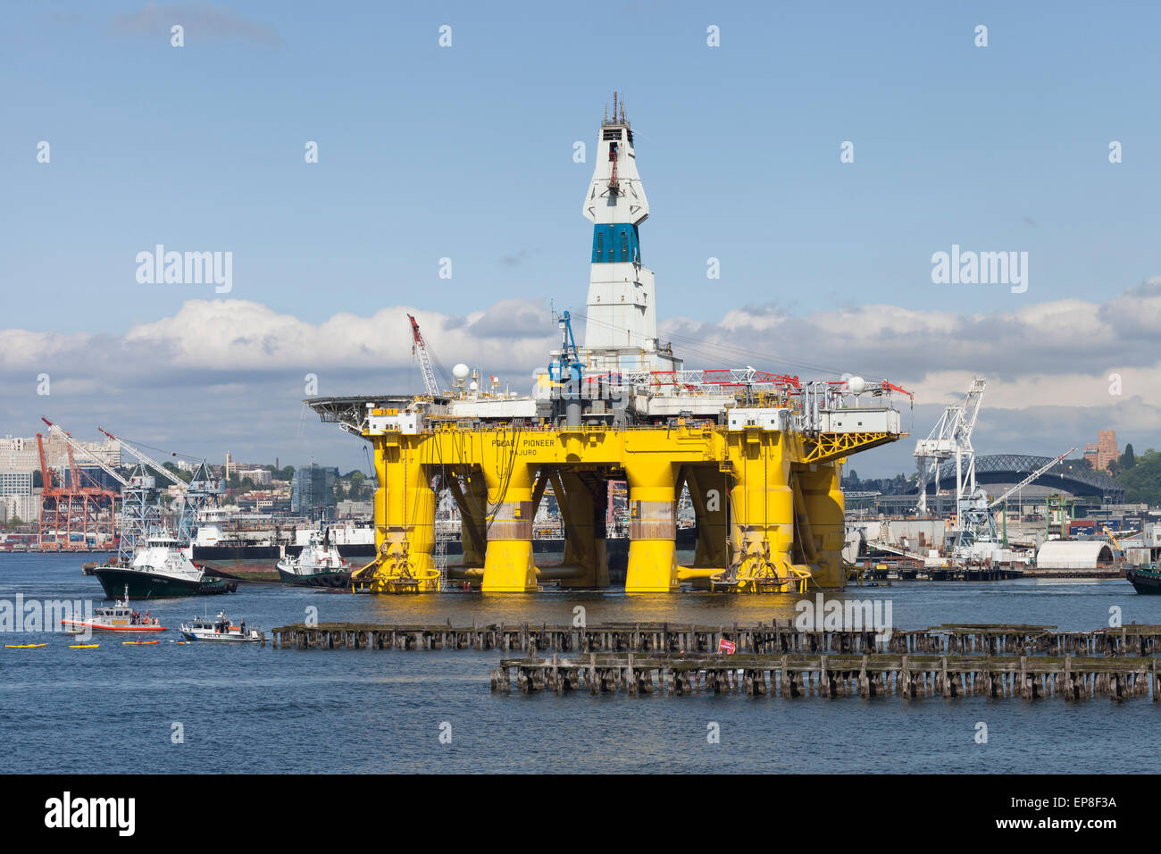 Shell oil rig hi-res stock photography and images - Alamy