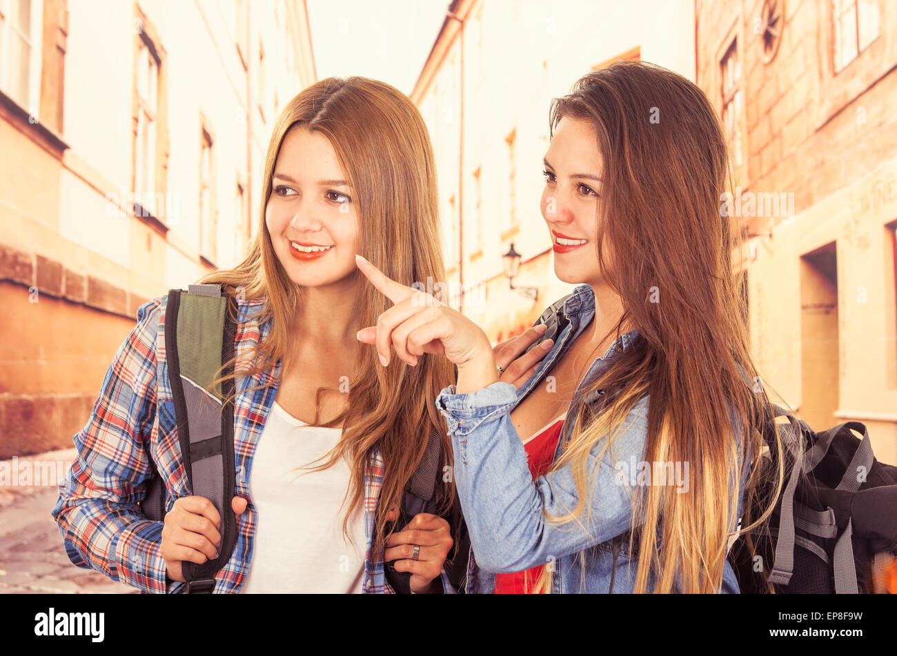 Girls backpacking hi-res stock photography and images - Alamy