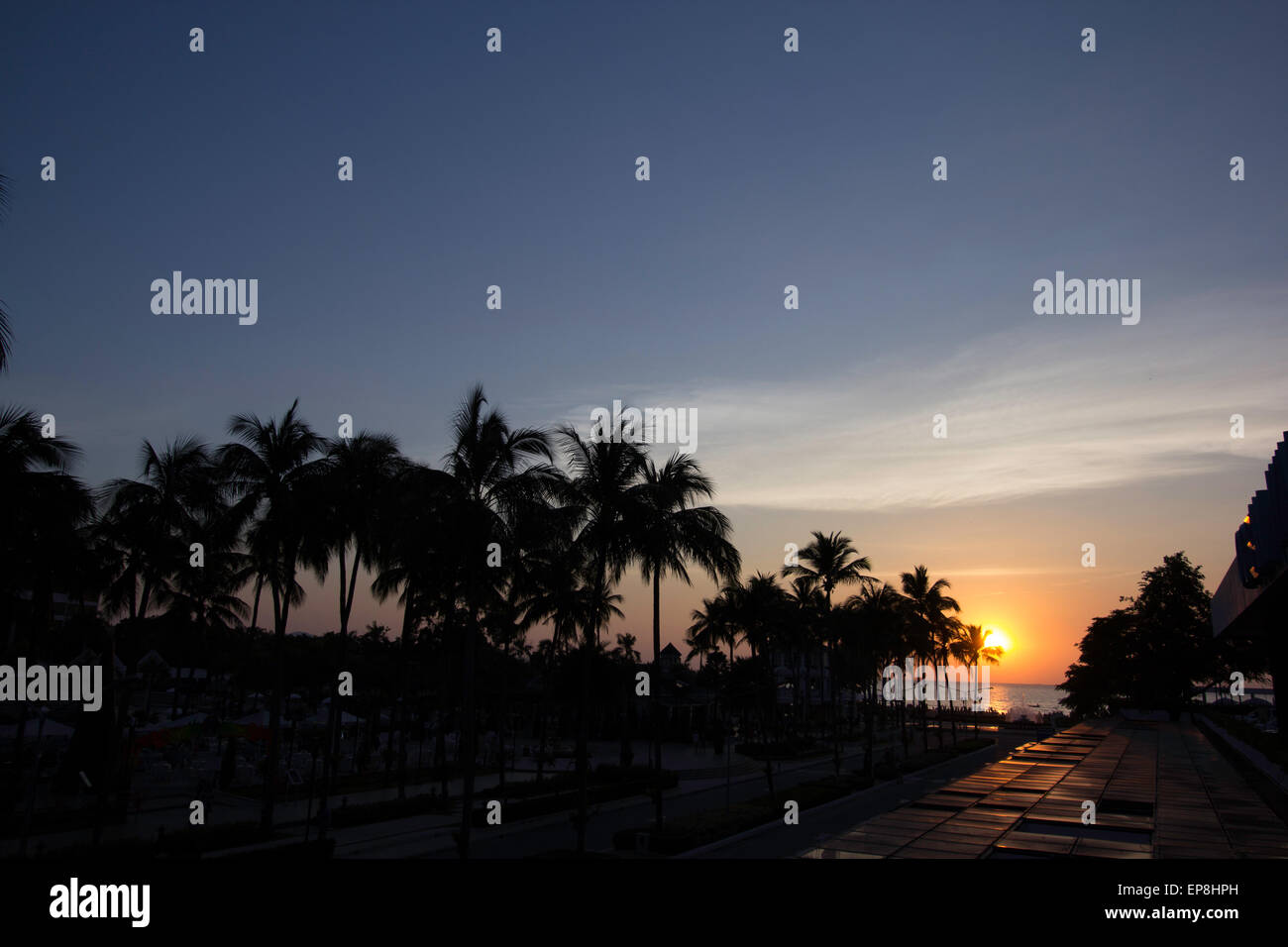 Beautiful sunset on shore hi-res stock photography and images - Alamy