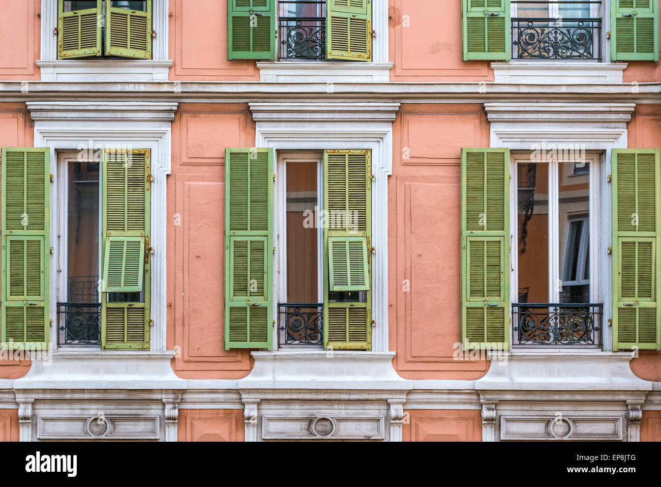 Traditional urban architecture hi-res stock photography and images - Alamy