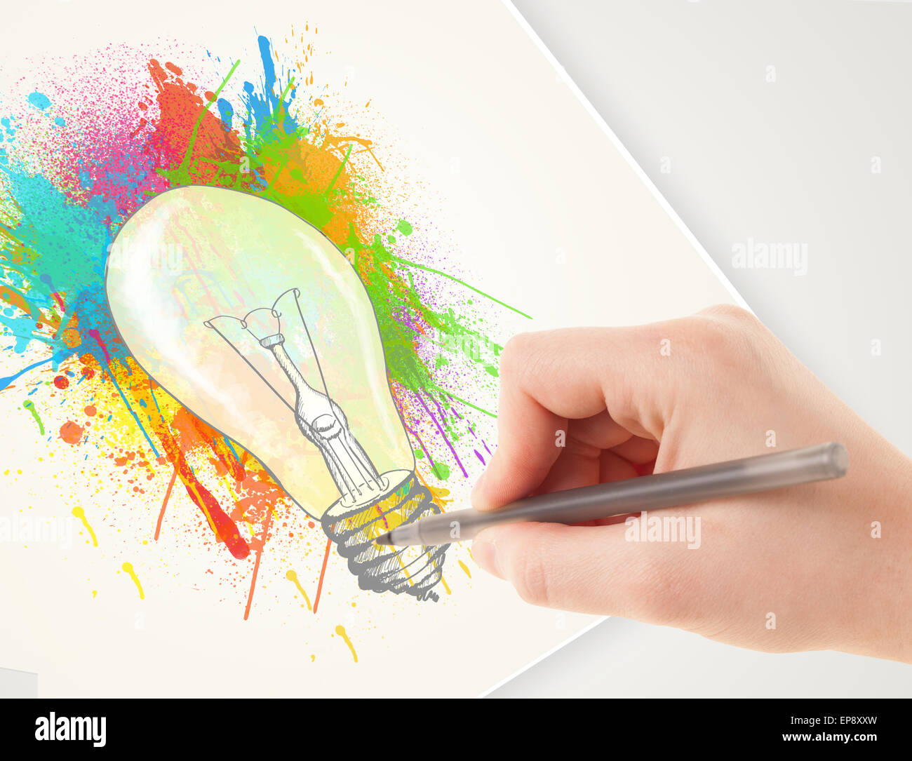Hand drawing colorful idea light bulb with a pen Stock Photo - Alamy