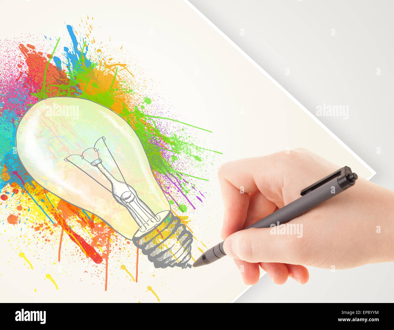 Hand drawing colorful idea light bulb with a pen Stock Photo - Alamy