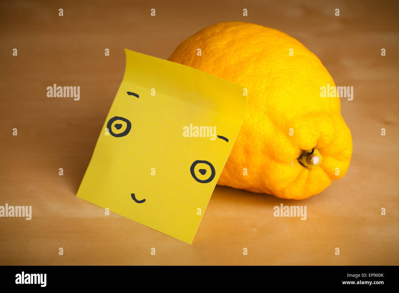 Post-it note with smiley face sticked on a lemon Stock Photo - Alamy