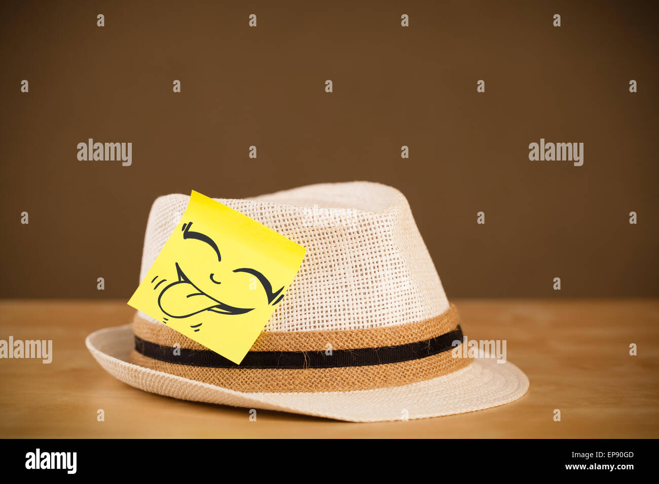 Post-it note with smiley face sticked on a hat Stock Photo - Alamy