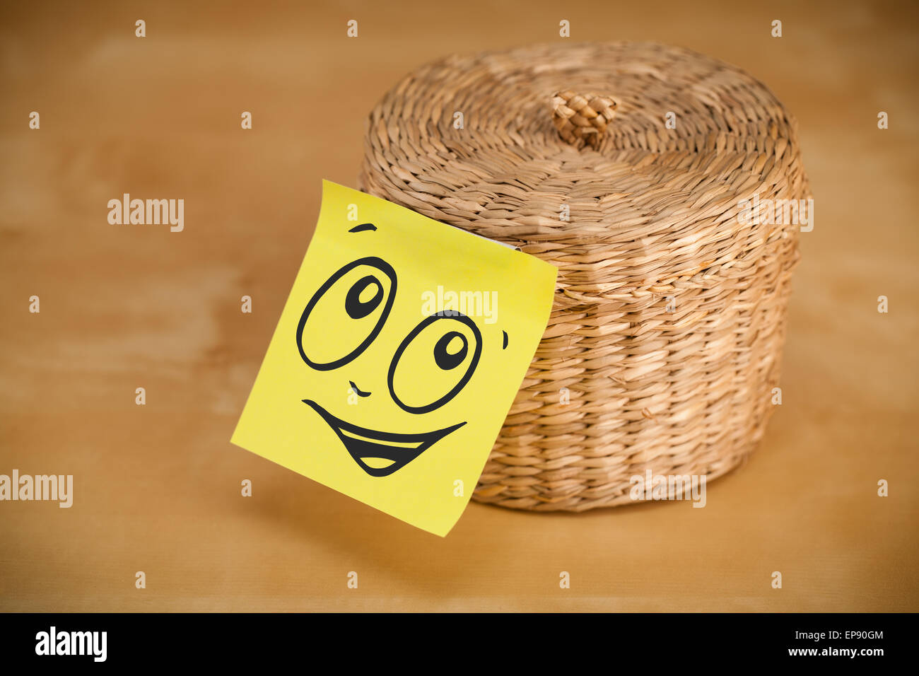 Post-it note with smiley face sticked on jewelry box Stock Photo - Alamy