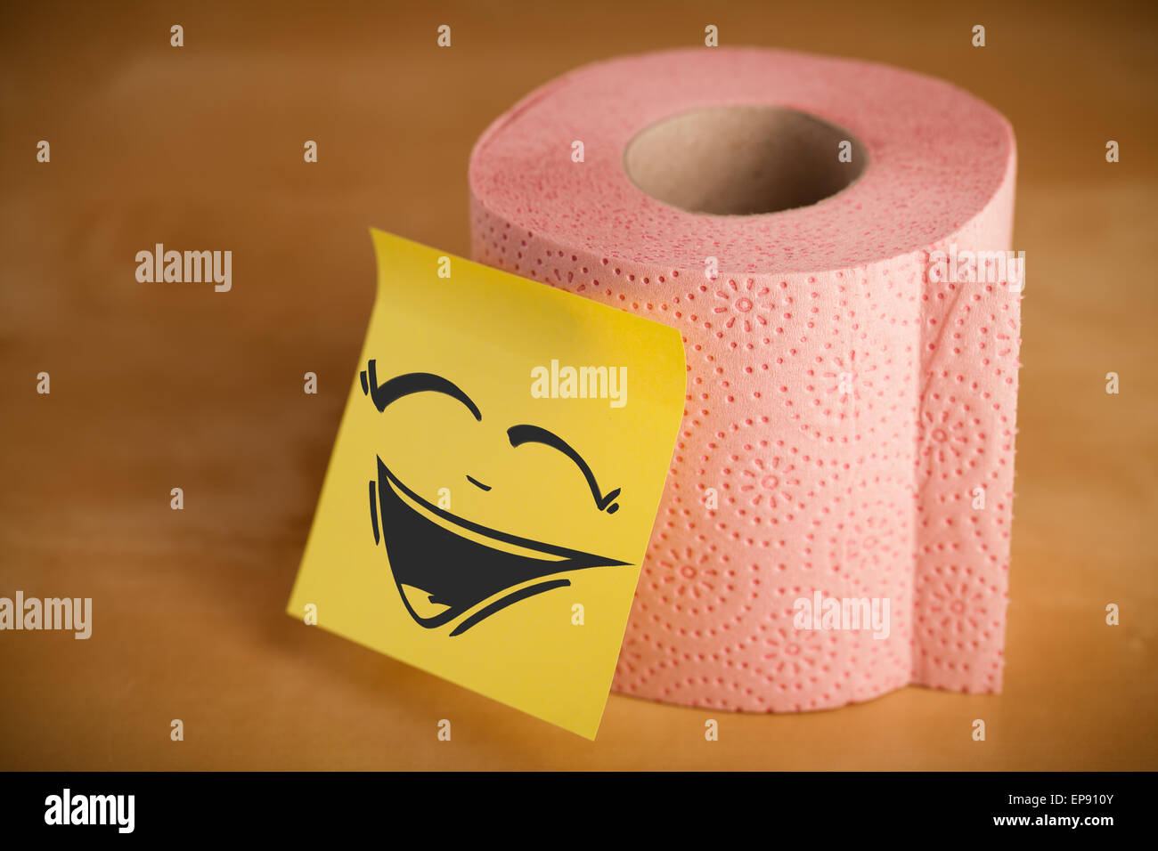 Post-it note with smiley face sticked on toilet paper Stock Photo - Alamy