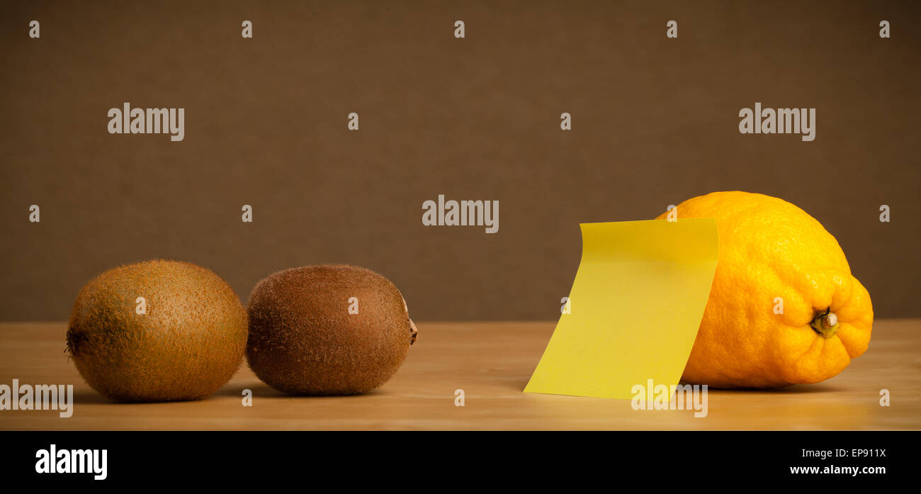 Empty post-it note sticked on fruit Stock Photo - Alamy
