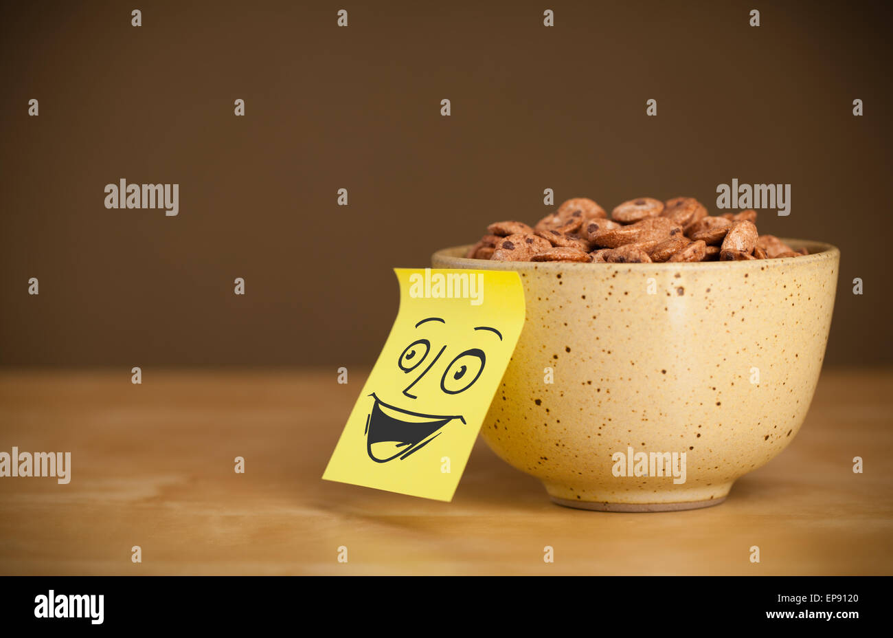 Post-it note with smiley face sticked on a cereal bowl Stock Photo - Alamy