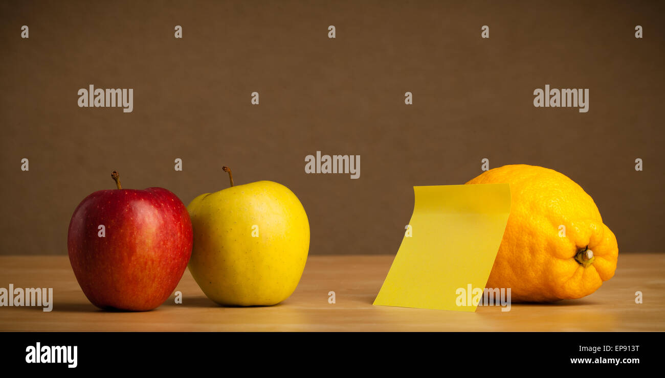 Empty post-it note sticked on fruit Stock Photo - Alamy