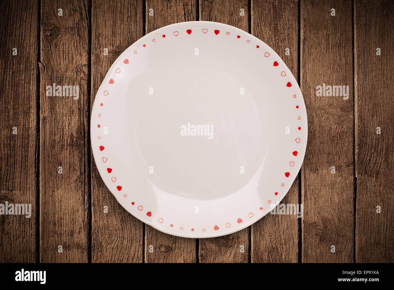 Colorful empty plate on grungy background table Stock Photo - Alamy
