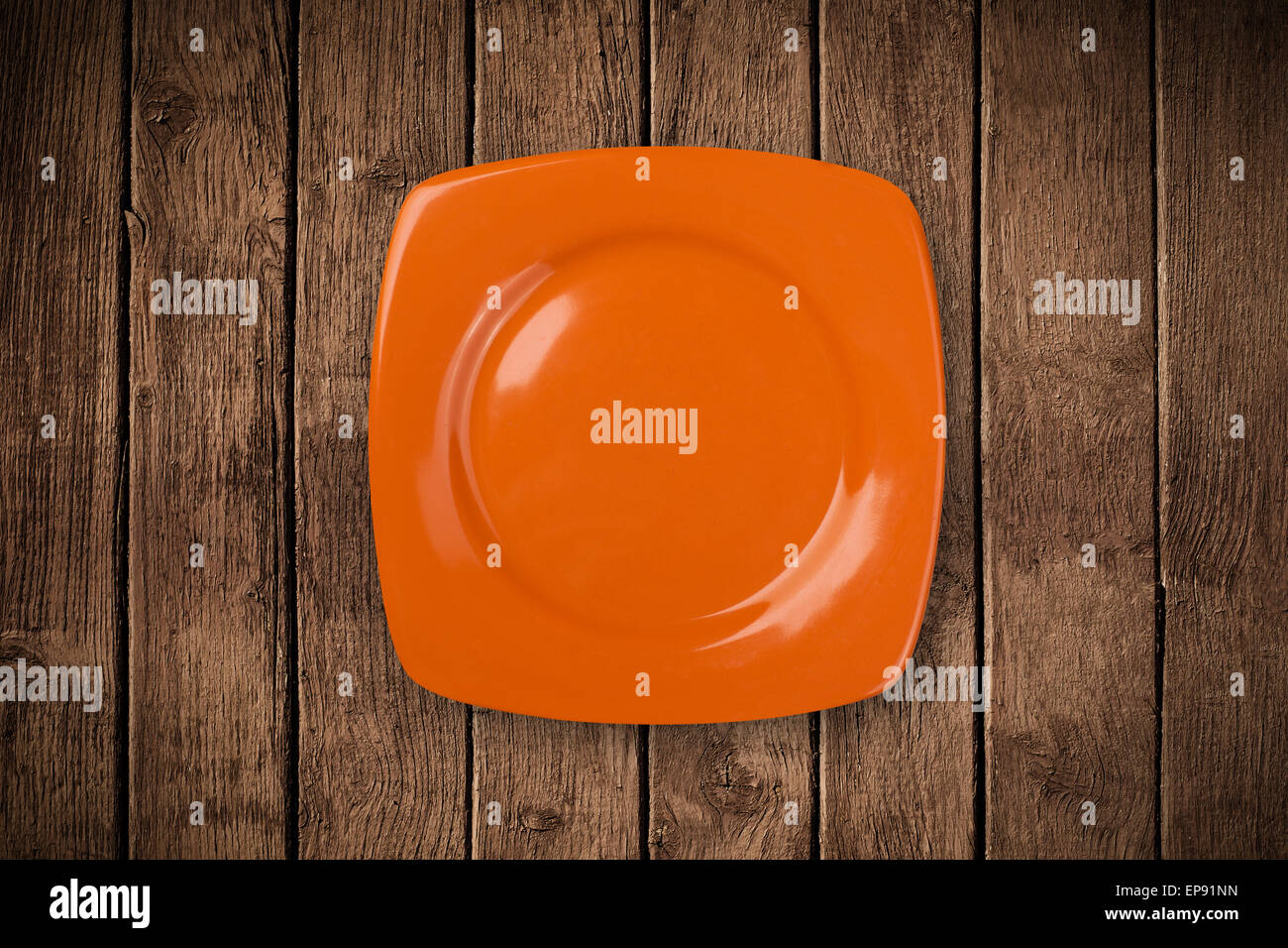 Colorful empty plate on grungy background table Stock Photo - Alamy