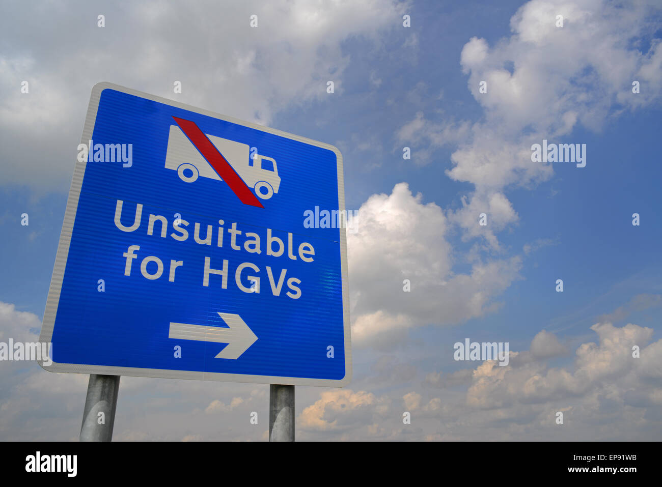 Warning sign of road unsuitable for hgv hi-res stock photography and ...