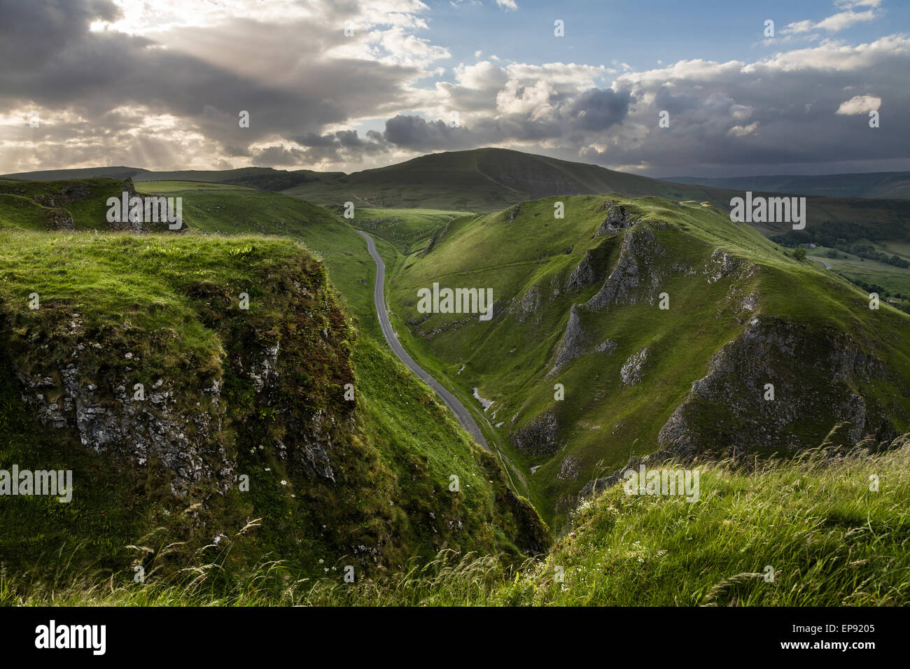 Winnats Pass, Castleton, Peak District National Park, Derbyshire ...