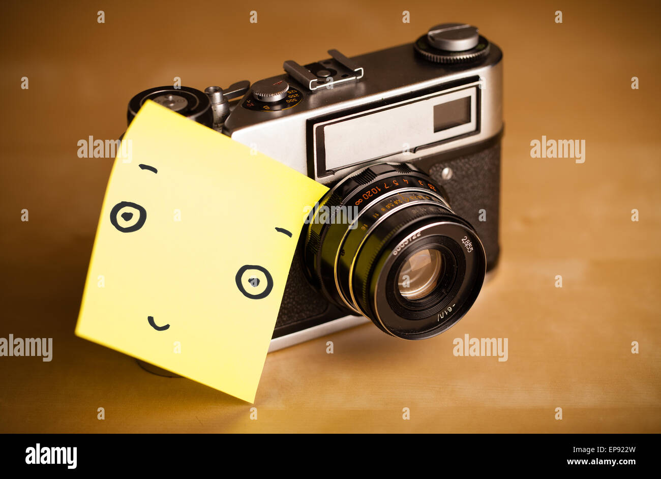 Post-it note with smiley face sticked on a photo camera Stock Photo - Alamy