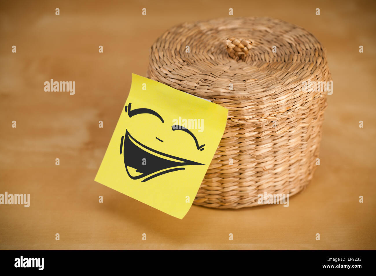 Post-it note with smiley face sticked on jewelry box Stock Photo - Alamy