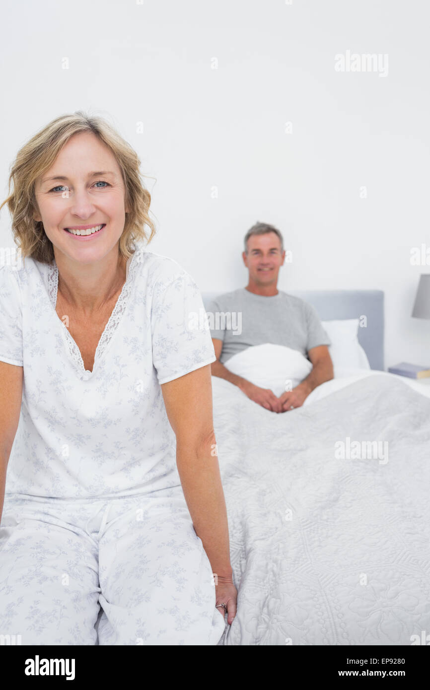 Man woman sitting opposite ends hi-res stock photography and images - Alamy