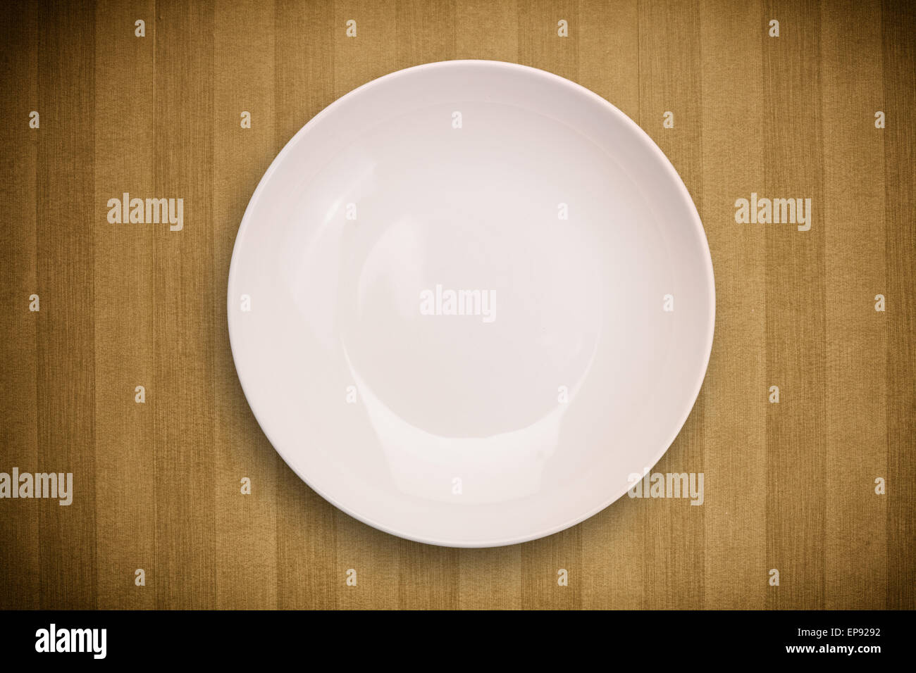 Colorful empty plate on grungy background table Stock Photo - Alamy