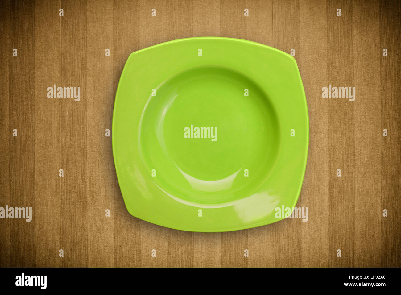 Colorful empty plate on grungy background table Stock Photo - Alamy
