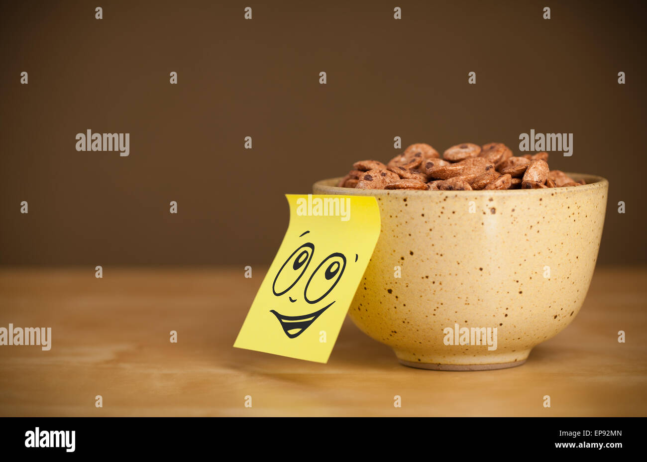 Post-it note with smiley face sticked on cereal bowl Stock Photo - Alamy