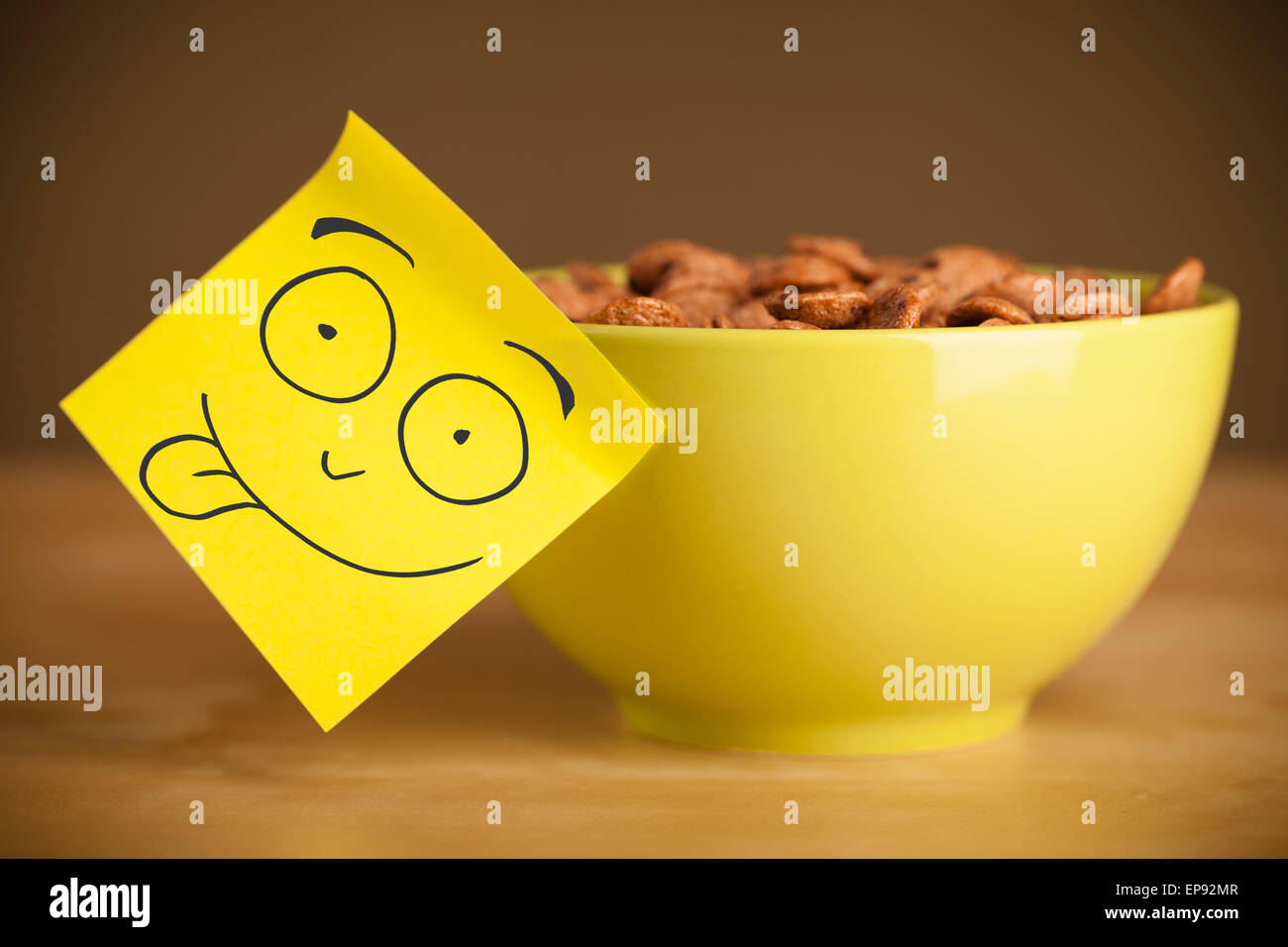 Post-it note with smiley face sticked on a bowl Stock Photo - Alamy