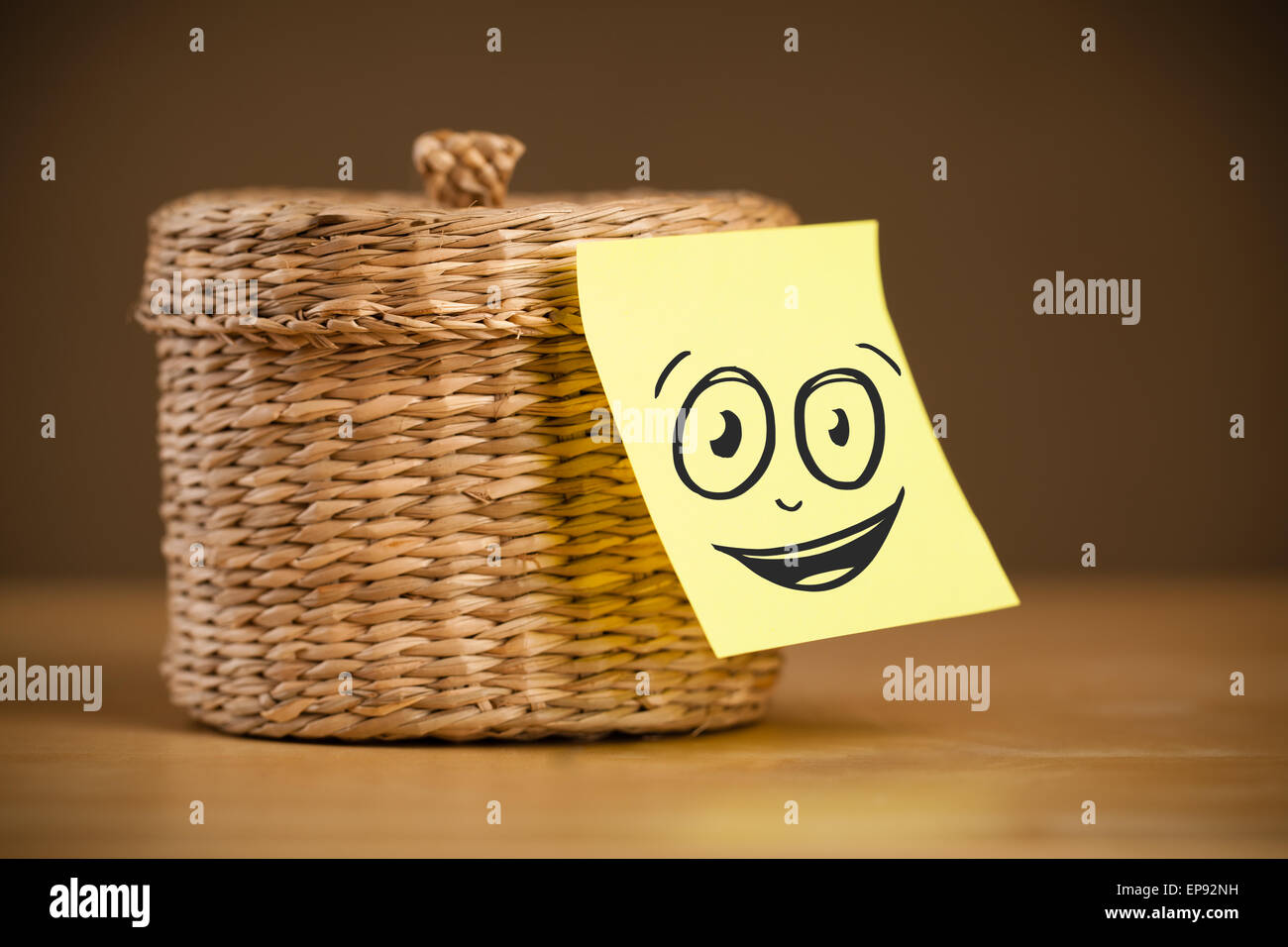 Post-it note with smiley face sticked on jewelry box Stock Photo - Alamy
