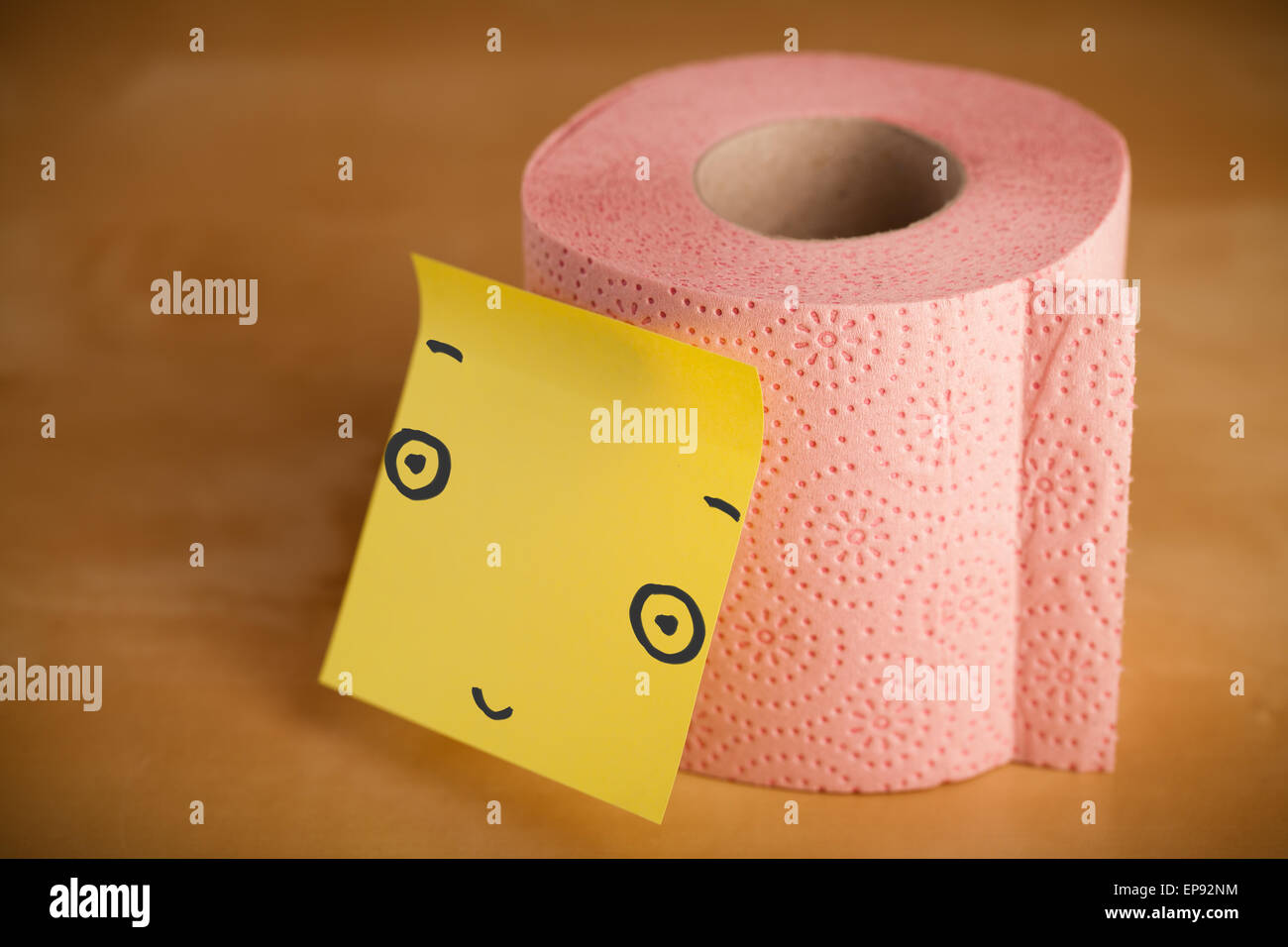 Post-it note with smiley face sticked on a toilet paper Stock Photo - Alamy