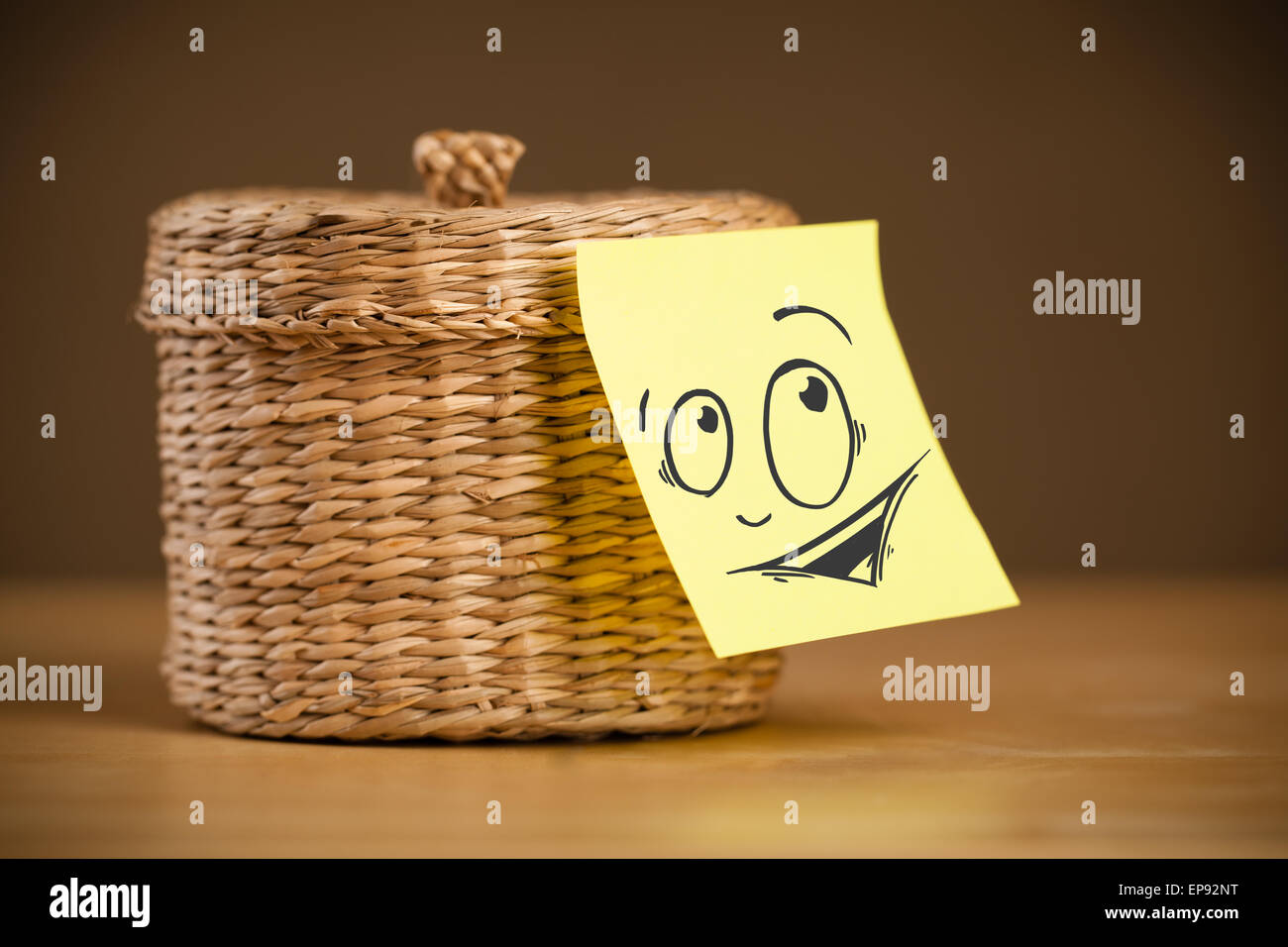 Post-it note with smiley face sticked on jewelry box Stock Photo - Alamy