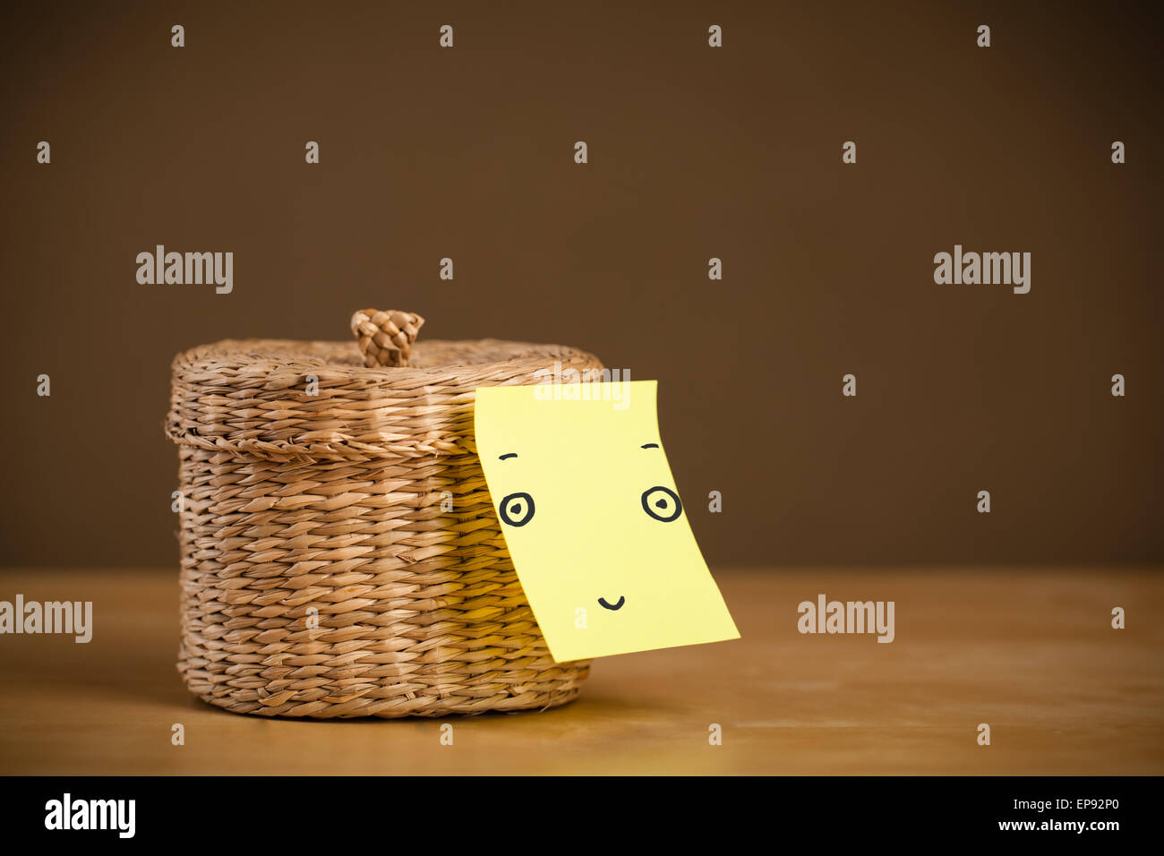 Post-it note with smiley face sticked on jewelry box Stock Photo - Alamy