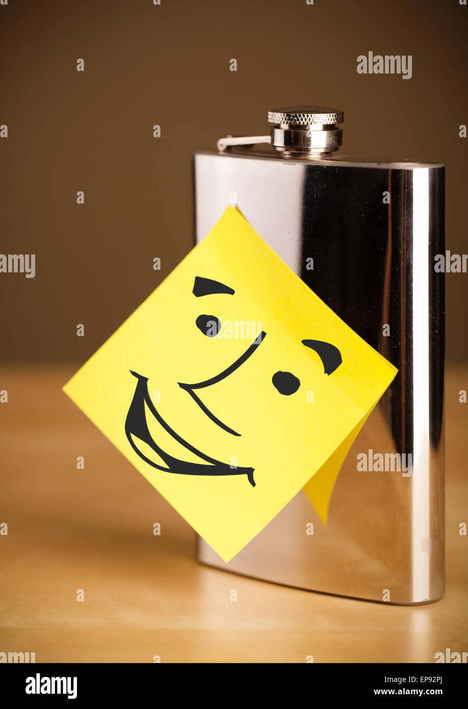 Post-it note with smiley face sticked on a hip flask Stock Photo - Alamy
