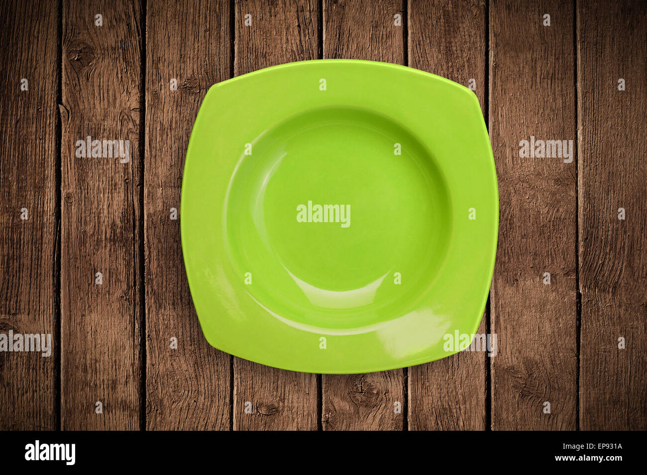 Colorful empty plate on grungy background table Stock Photo - Alamy