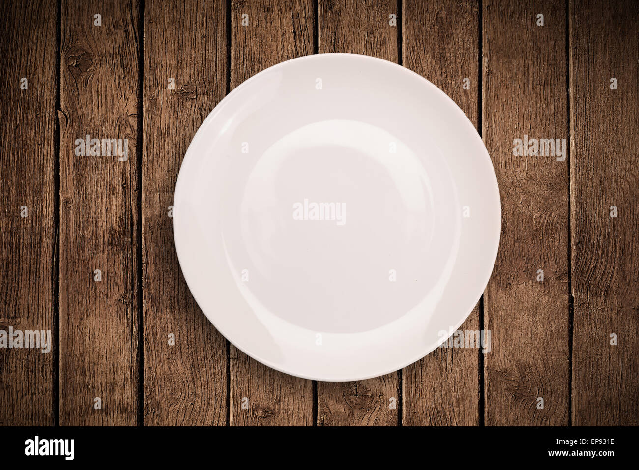 Colorful empty plate on grungy background table Stock Photo - Alamy