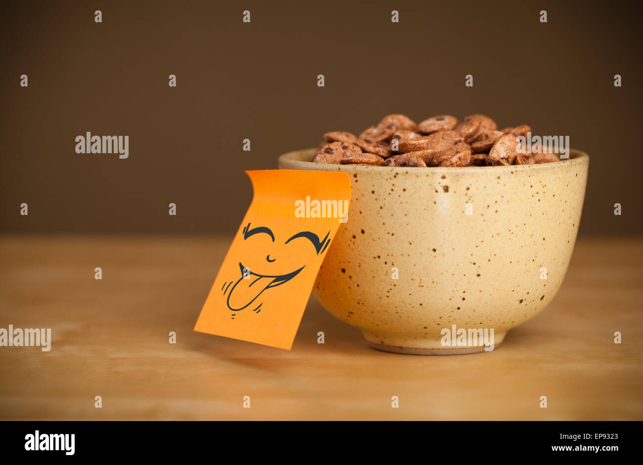 Post-it note with smiley face sticked on cereal bowl Stock Photo - Alamy