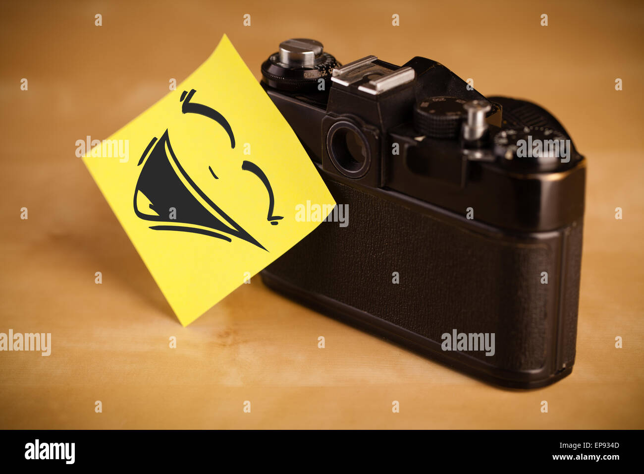 Post-it note with smiley face sticked on photo camera Stock Photo - Alamy