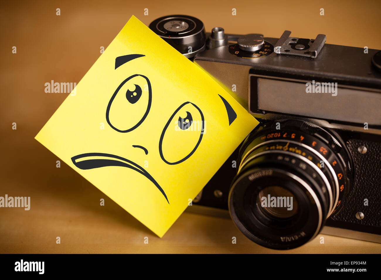 Post-it note with smiley face sticked on photo camera Stock Photo - Alamy