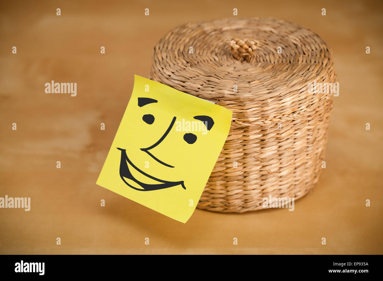 Post-it note with smiley face sticked on a box Stock Photo - Alamy