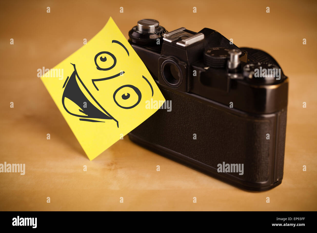 Post-it note with smiley face sticked on photo camera Stock Photo - Alamy
