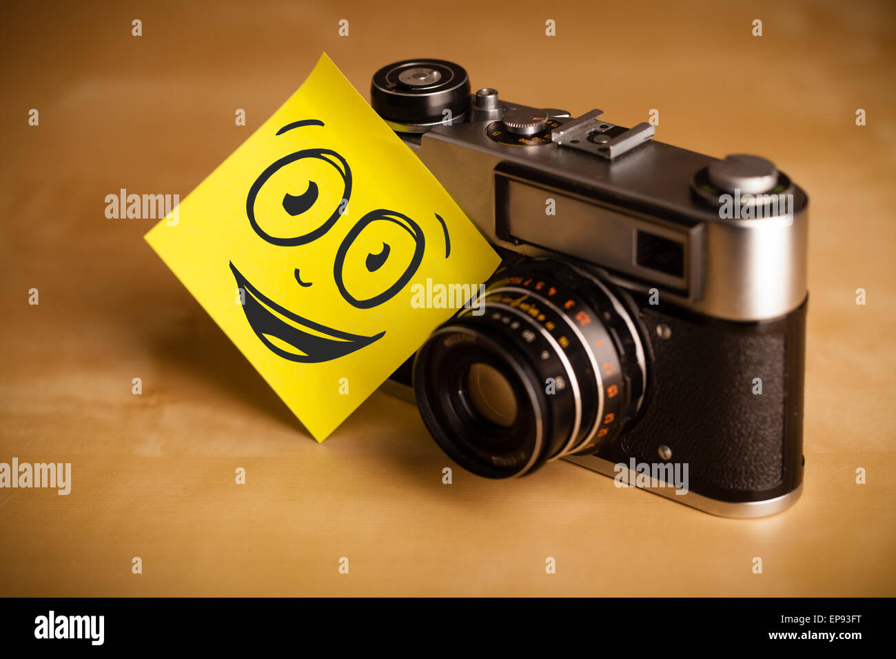 Post-it note with smiley face sticked on photo camera Stock Photo - Alamy