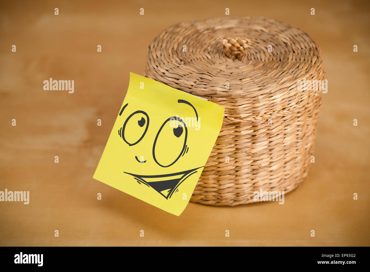 Post-it note with smiley face sticked on jewelry box Stock Photo - Alamy
