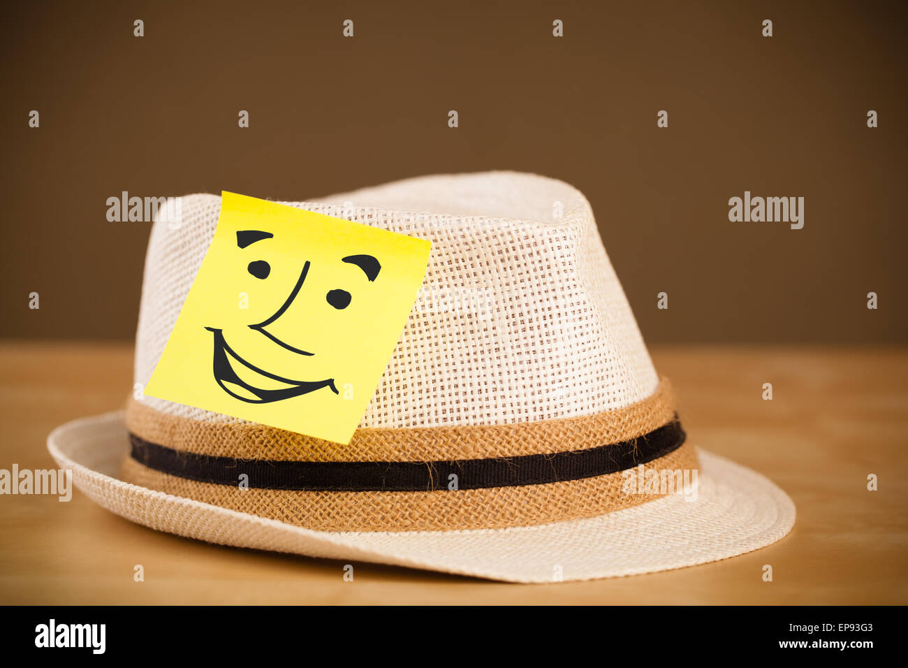 Post-it note with smiley face sticked on a hat Stock Photo - Alamy