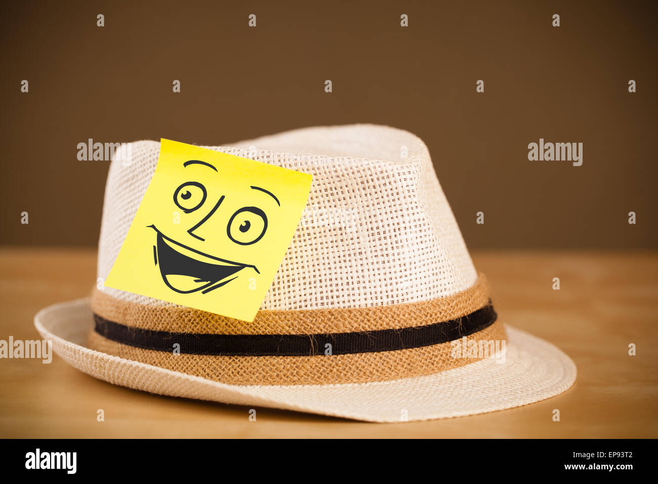 Post-it note with smiley face sticked on a hat Stock Photo - Alamy