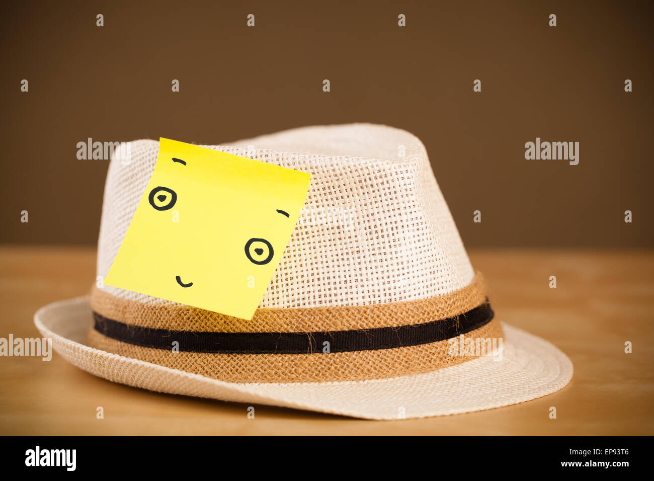 Post-it note with smiley face sticked on a hat Stock Photo - Alamy