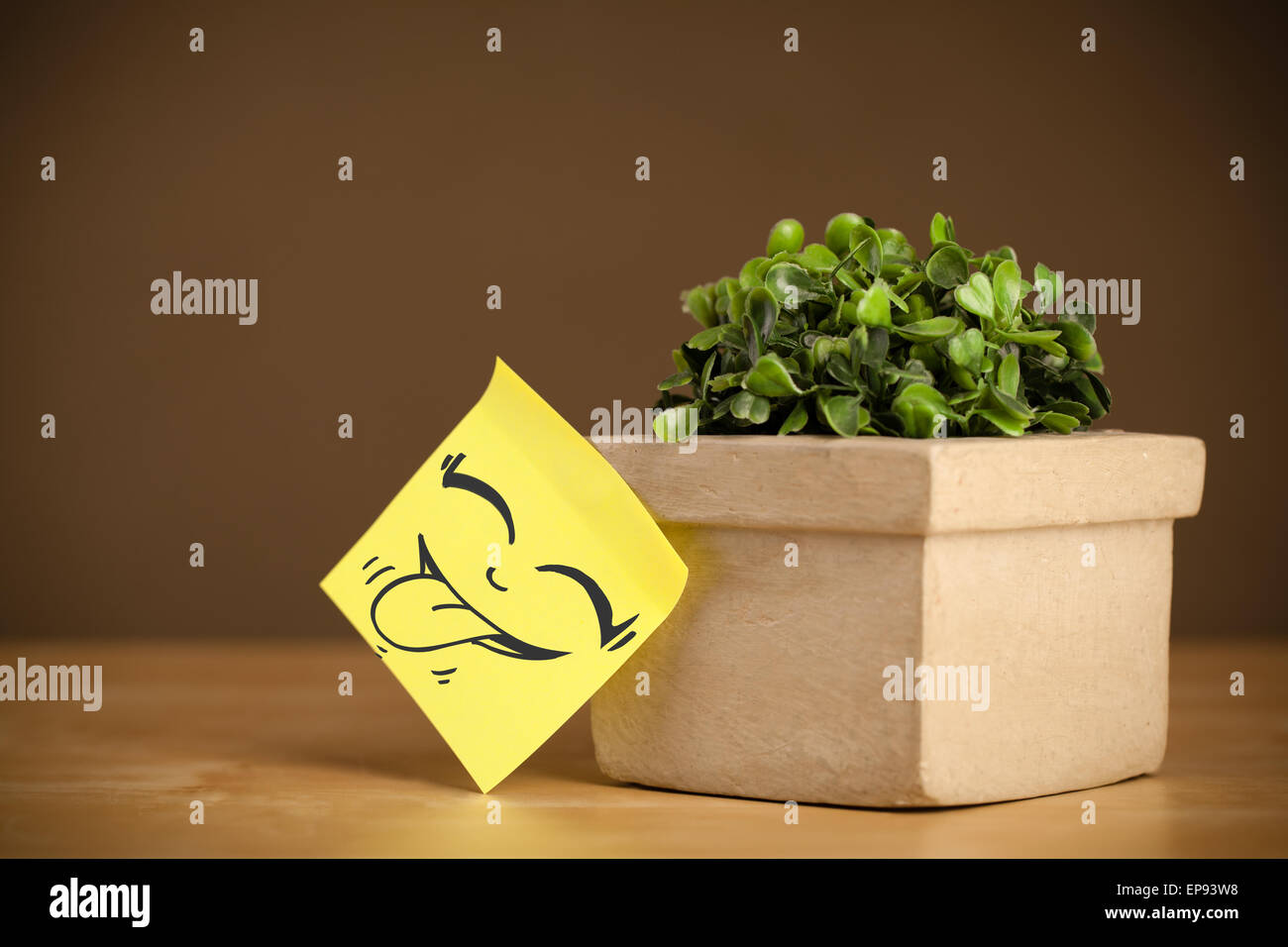 Post-it note with smiley face sticked on flowerpot Stock Photo - Alamy