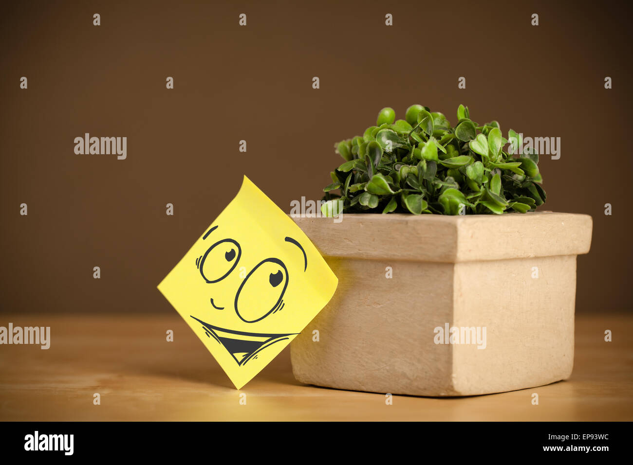Post-it note with smiley face sticked on flowerpot Stock Photo - Alamy