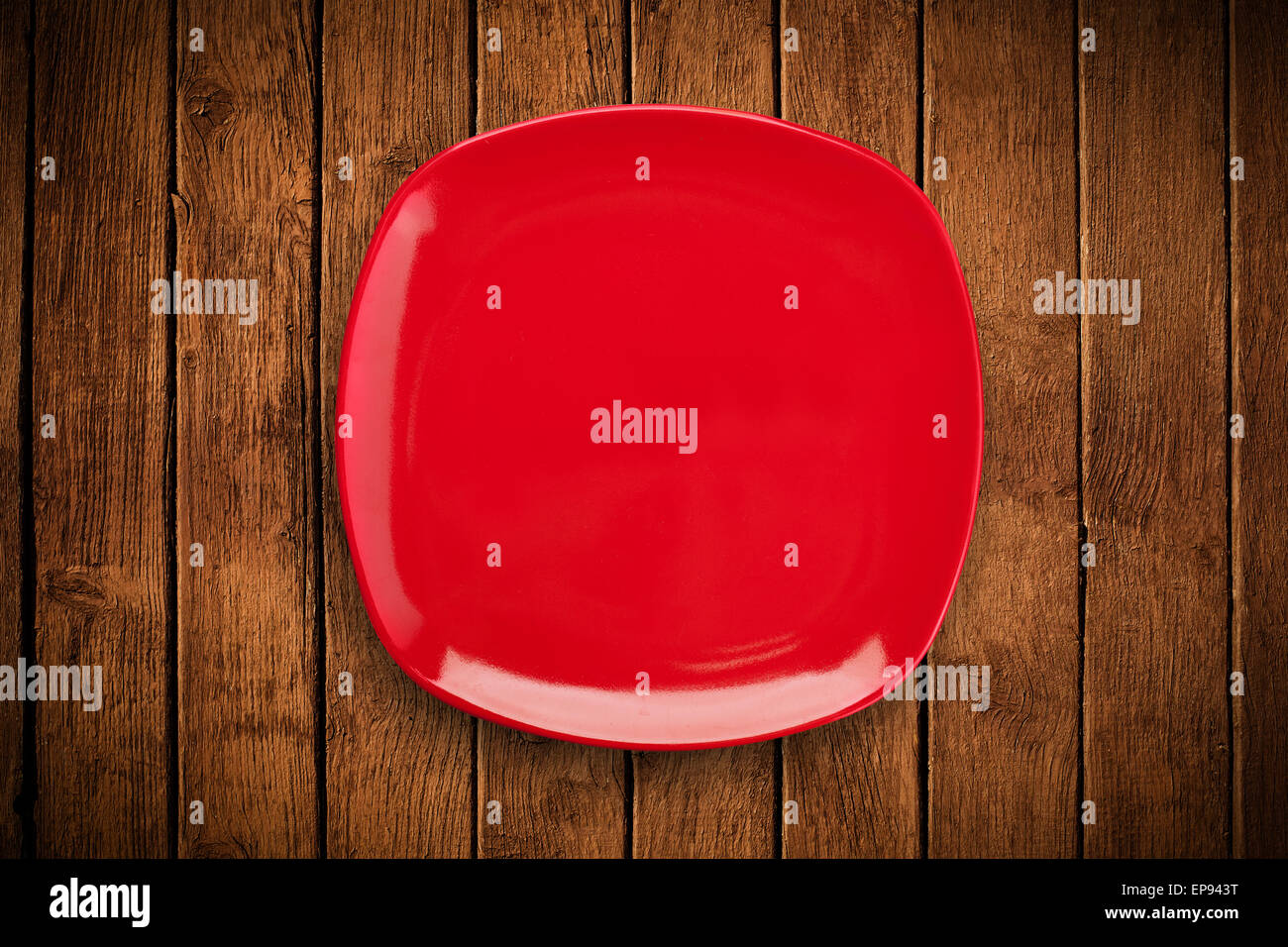 Colorful empty plate on grungy background table Stock Photo - Alamy