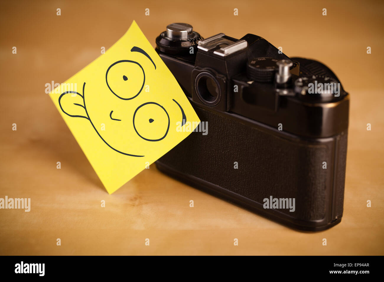 Post-it note with smiley face sticked on a photo camera Stock Photo - Alamy