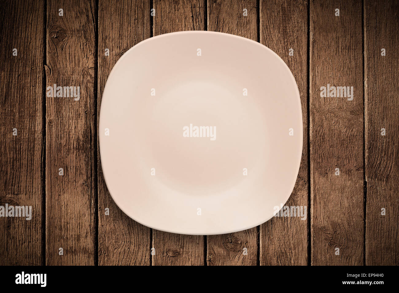 Colorful empty plate on grungy background table Stock Photo - Alamy