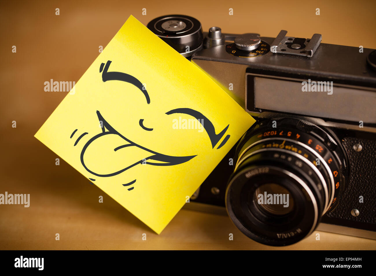Post-it note with smiley face sticked on photo camera Stock Photo - Alamy
