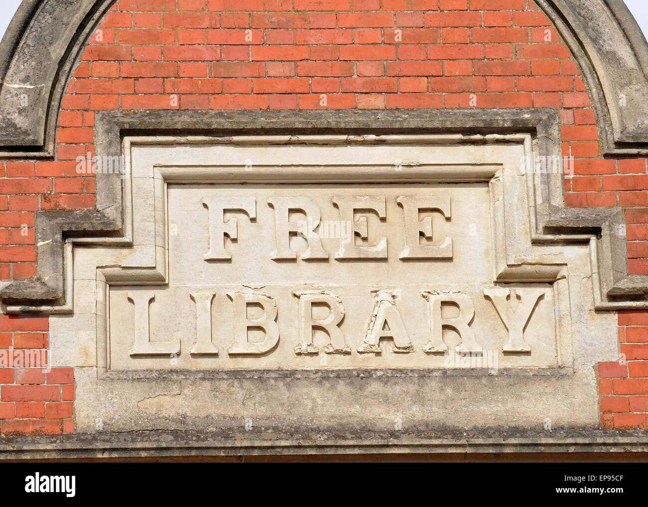 Landmark quiz Bideford Library. Free Library Sign Stock Photo - Alamy