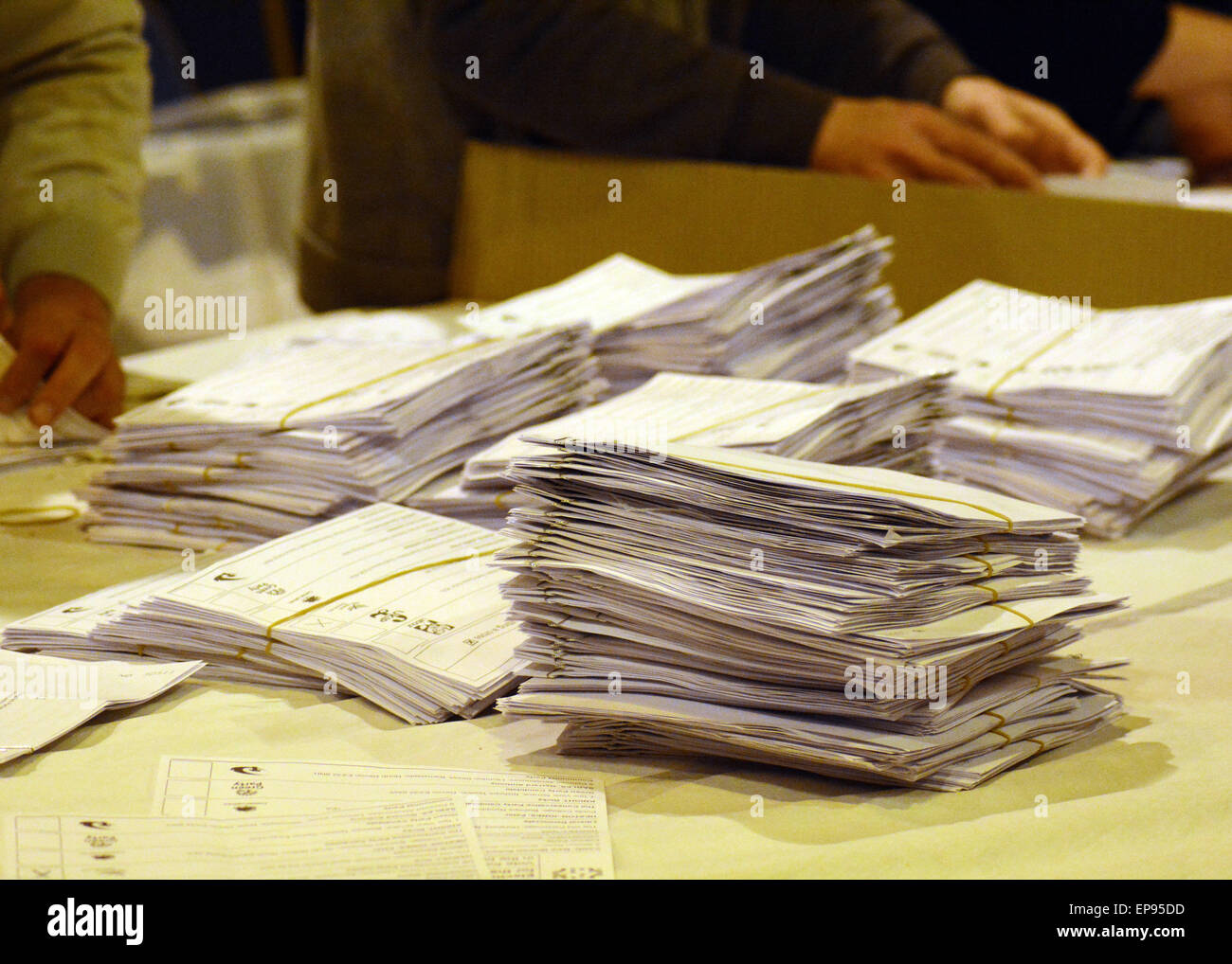 General election counting tables hi-res stock photography and images ...