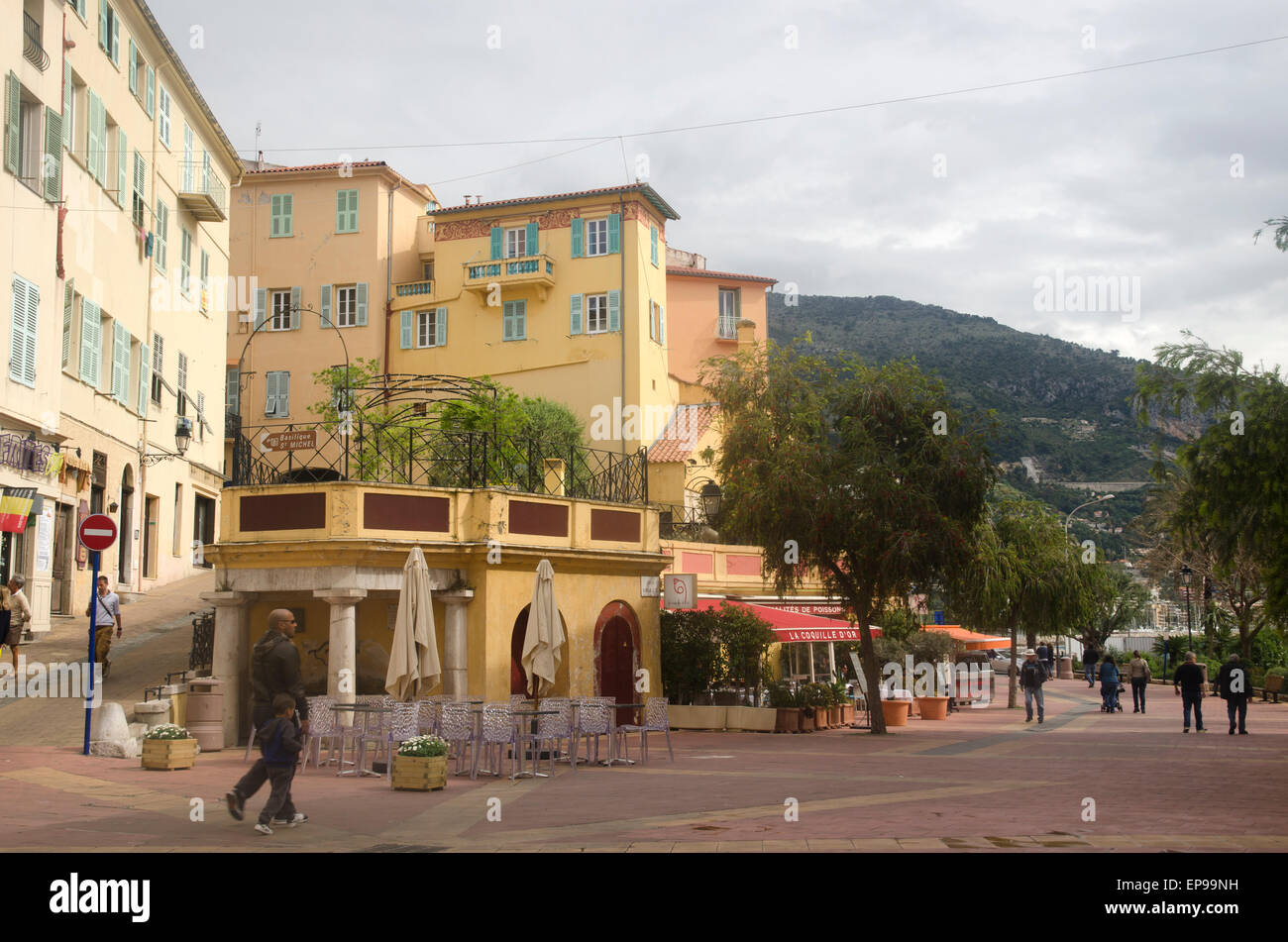 French town scene hi-res stock photography and images - Alamy